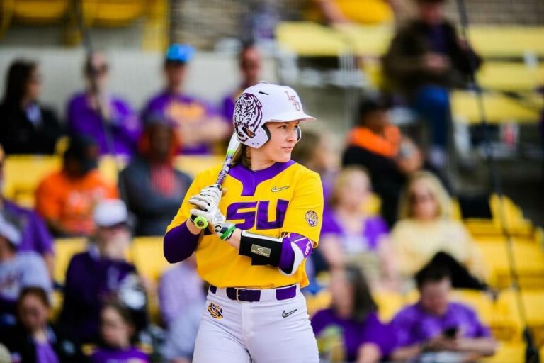 Glennon Doyle's Sister Amanda Doyle Age, Height, Net Worth