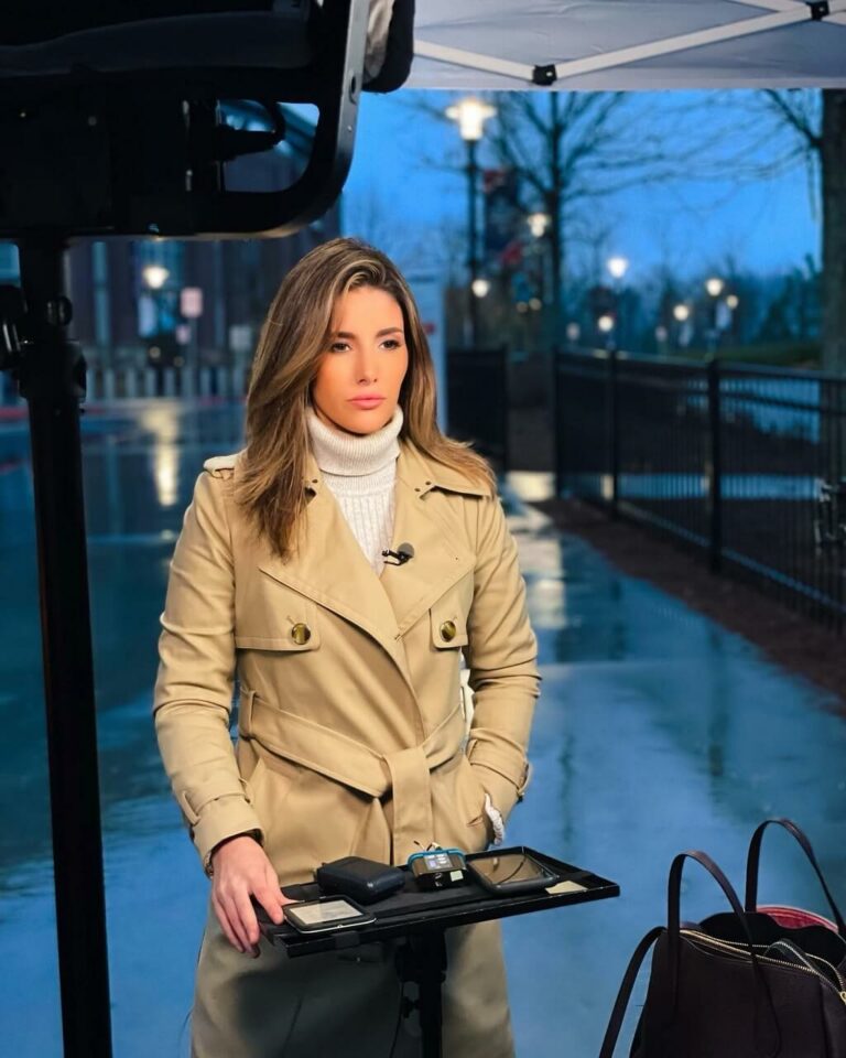 Elwyn Lopez Bio, Age, Height, Husband, Sister, Net Worth