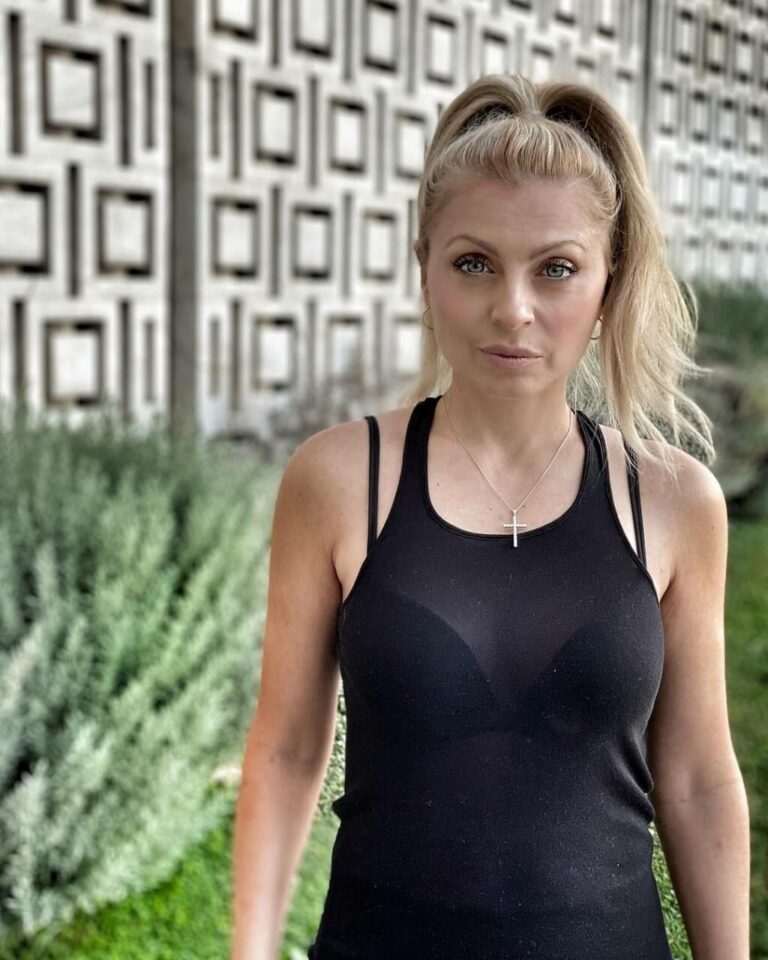 Evy Pompouras Age, Height, Husband, Net Worth, Career