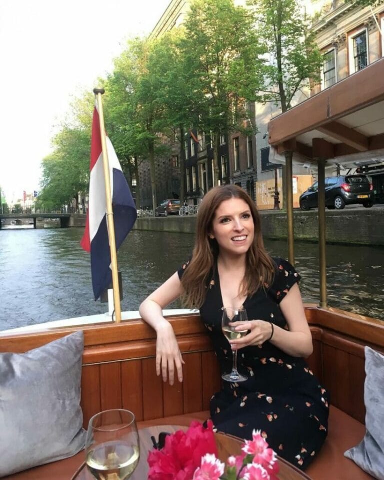 Anna Kendrick Biography, Net Worth, Height, Age, Wiki, Family