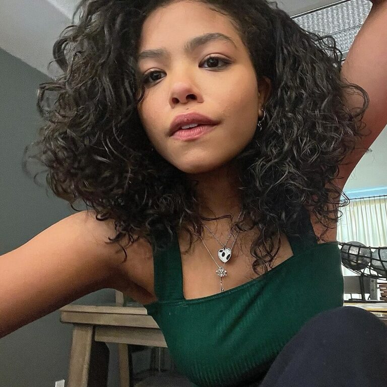 Navia Robinson Biography, Age, Height, Net Worth, Birthday