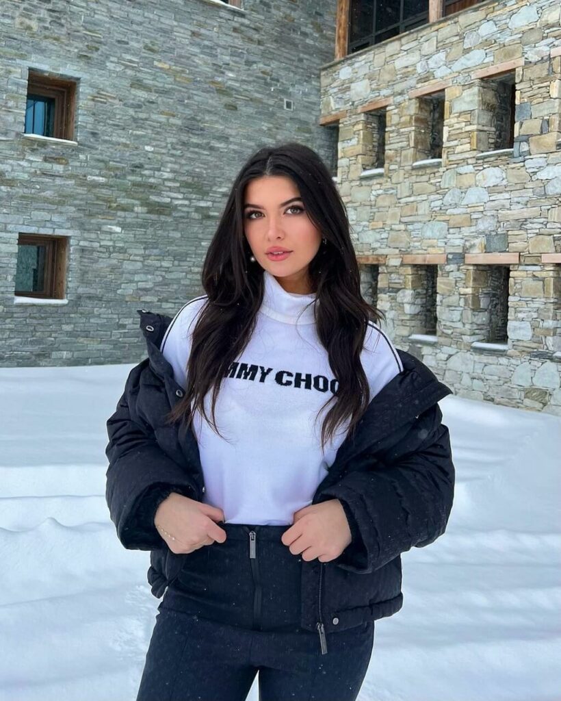 Ellie Zeiler Birthday, Age, Mom, College, Parents, Siblings, Net Worth