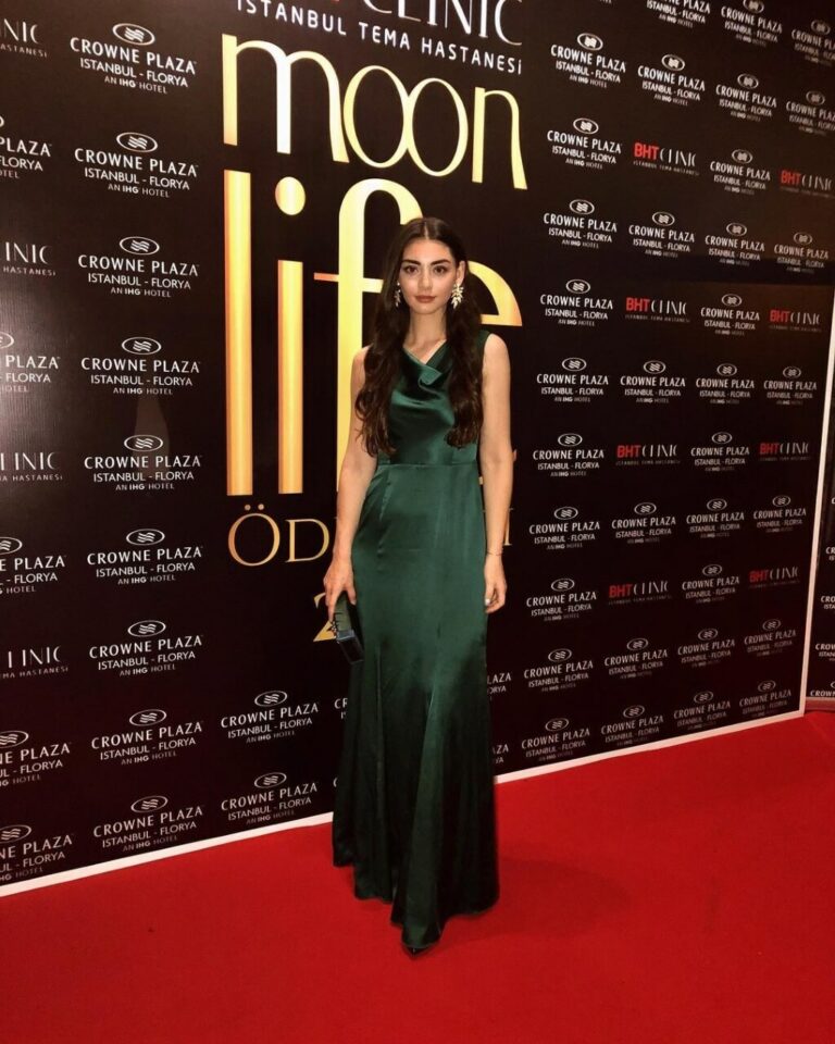 Ozge Torer Biography, Age, Height, Family, Net Worth, Husband Name