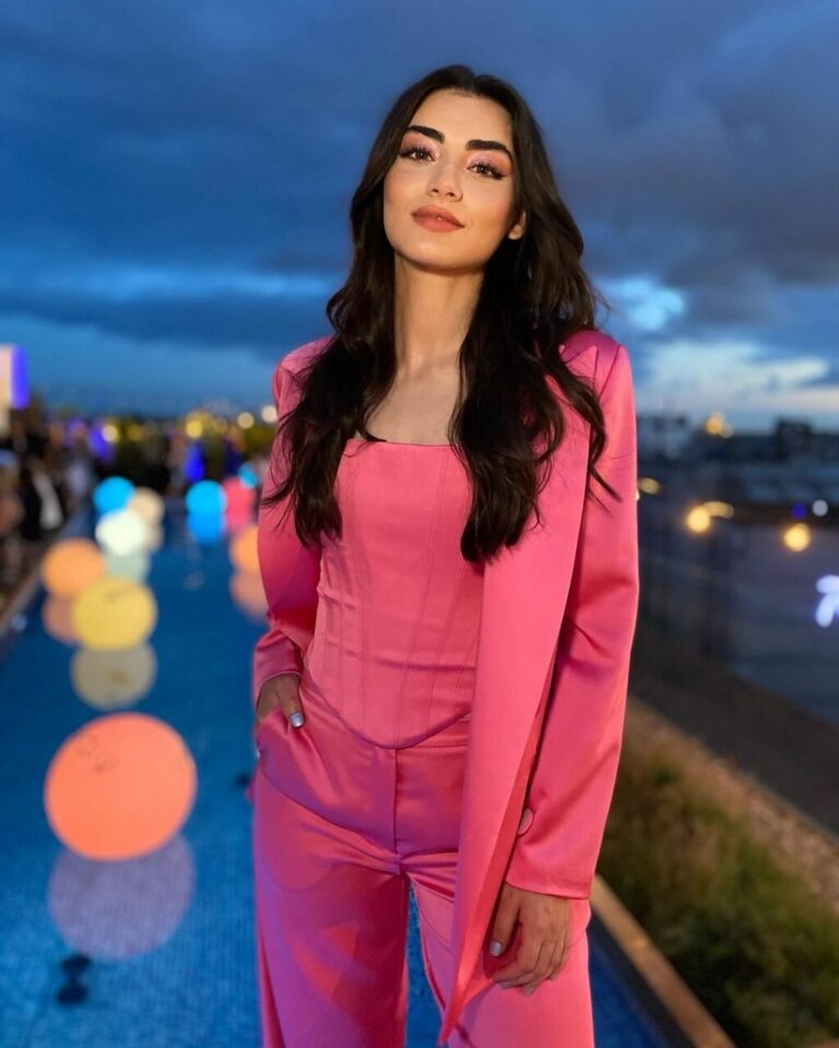 Ozge Torer Biography, Age, Height, Family, Net Worth, Husband Name