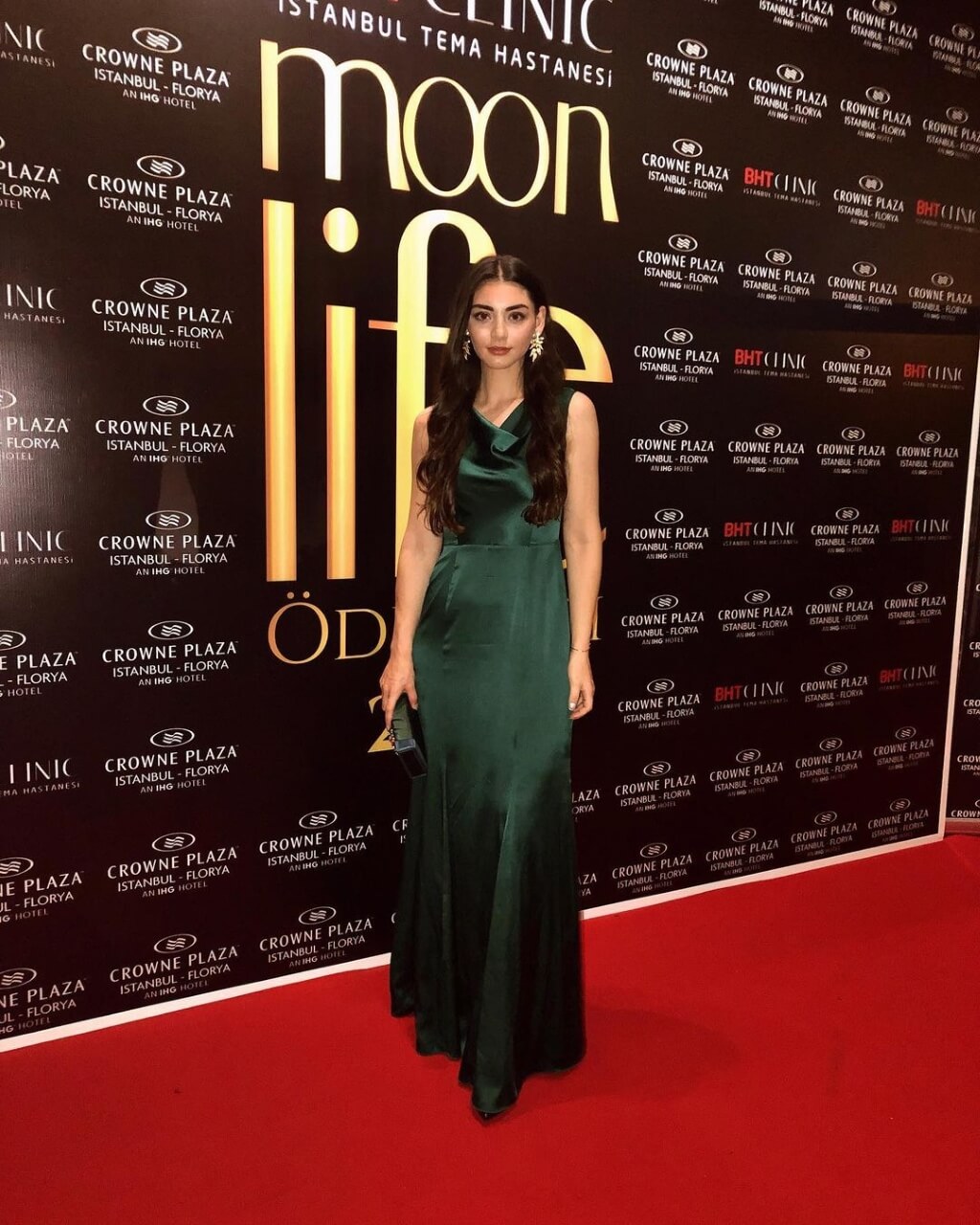 Ozge Torer Biography, Age, Height, Family, Net Worth, Husband Name