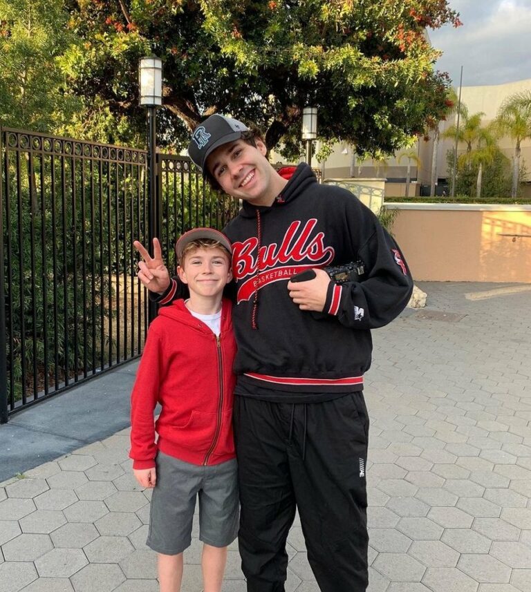 Walker Scobell Wiki, Age, Height, Girlfriend, Net Worth, Movies