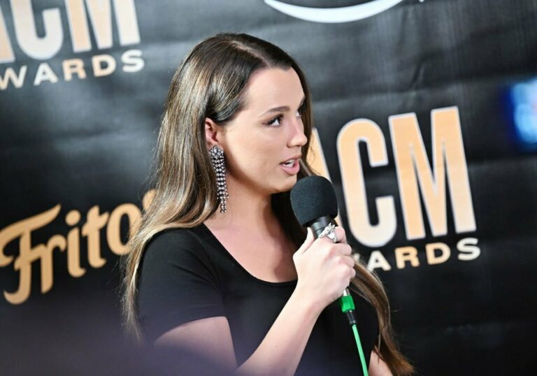 Gabby Barrett Biography, Net Worth, Age, Height, Husband, Songs, Wiki